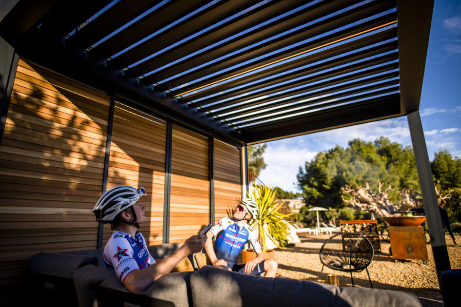 Recharging in comfort during your outdoor cycling break | Soudal Quick ...